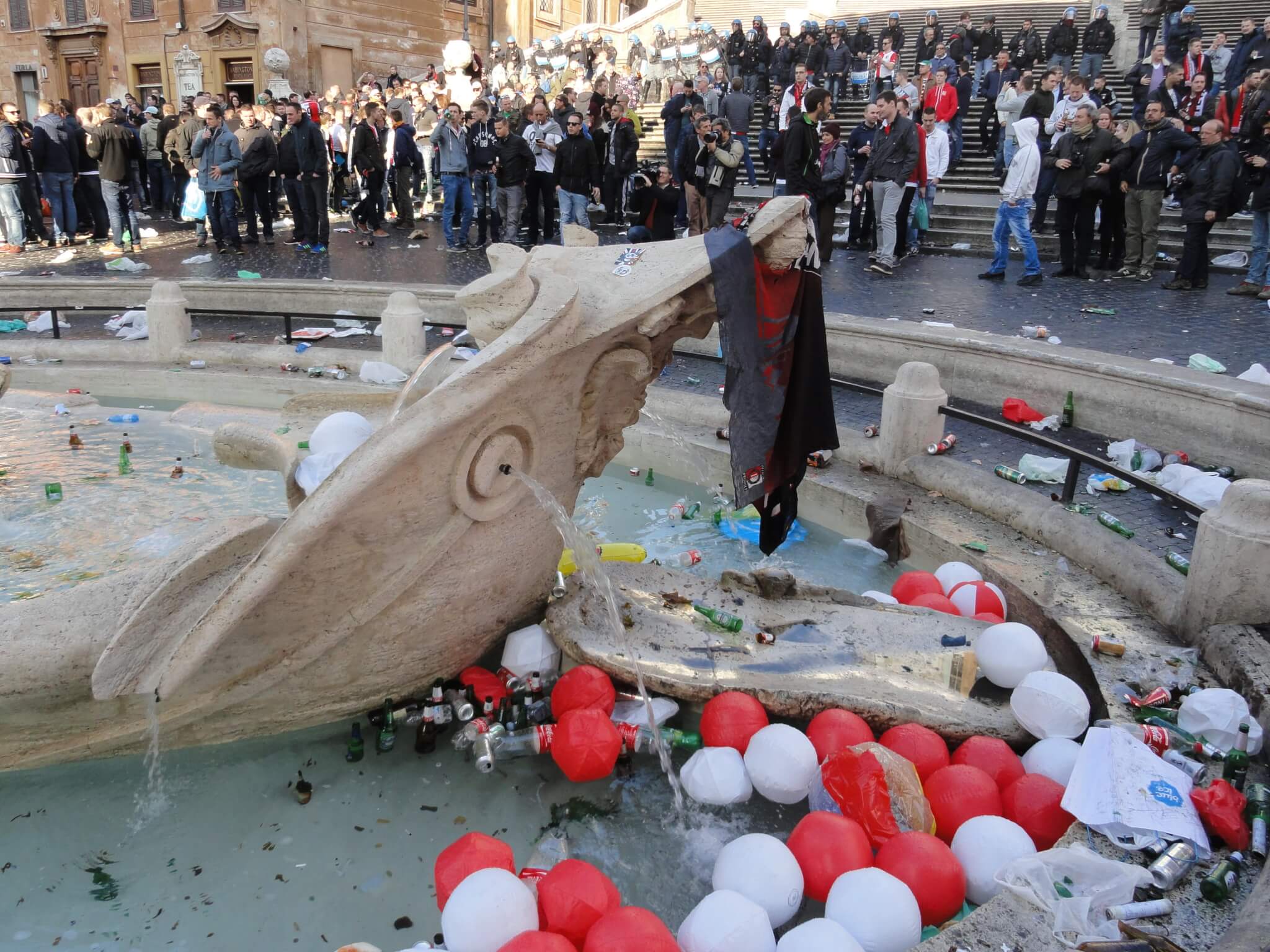 De terugkeer van de barbaren, Feyenoordsupporters in Rome - Unesco ...