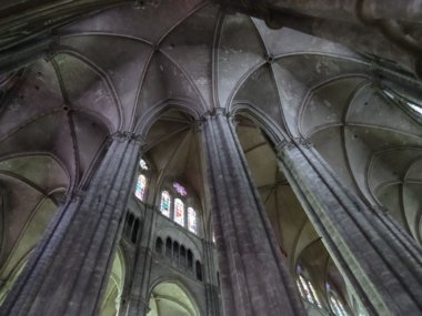 Glas-in-loodramen kathedraal Bourges openbaren het Licht - Unesco ...